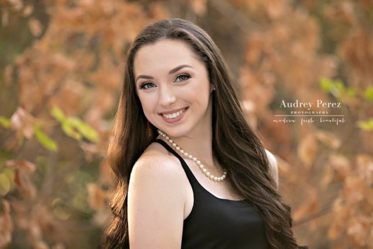 Allison Folsom Senior Portraits | Audrey Perez Photography